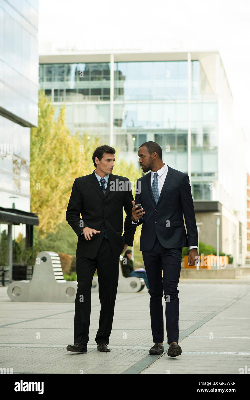 Conversation on the go hi-res stock photography and images - Alamy