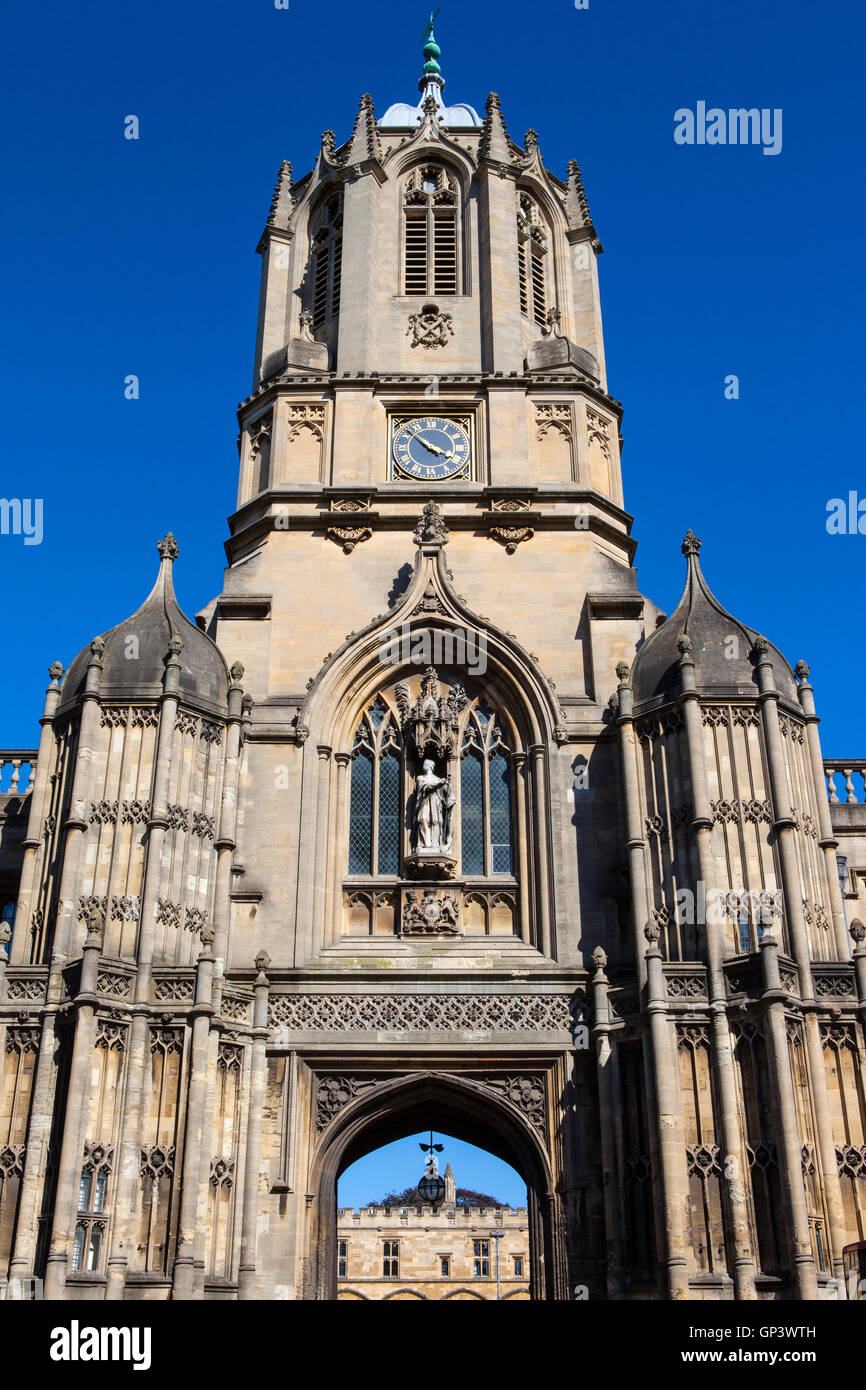 A view of the historic Tom Tower at Christ Church College - one of the ...