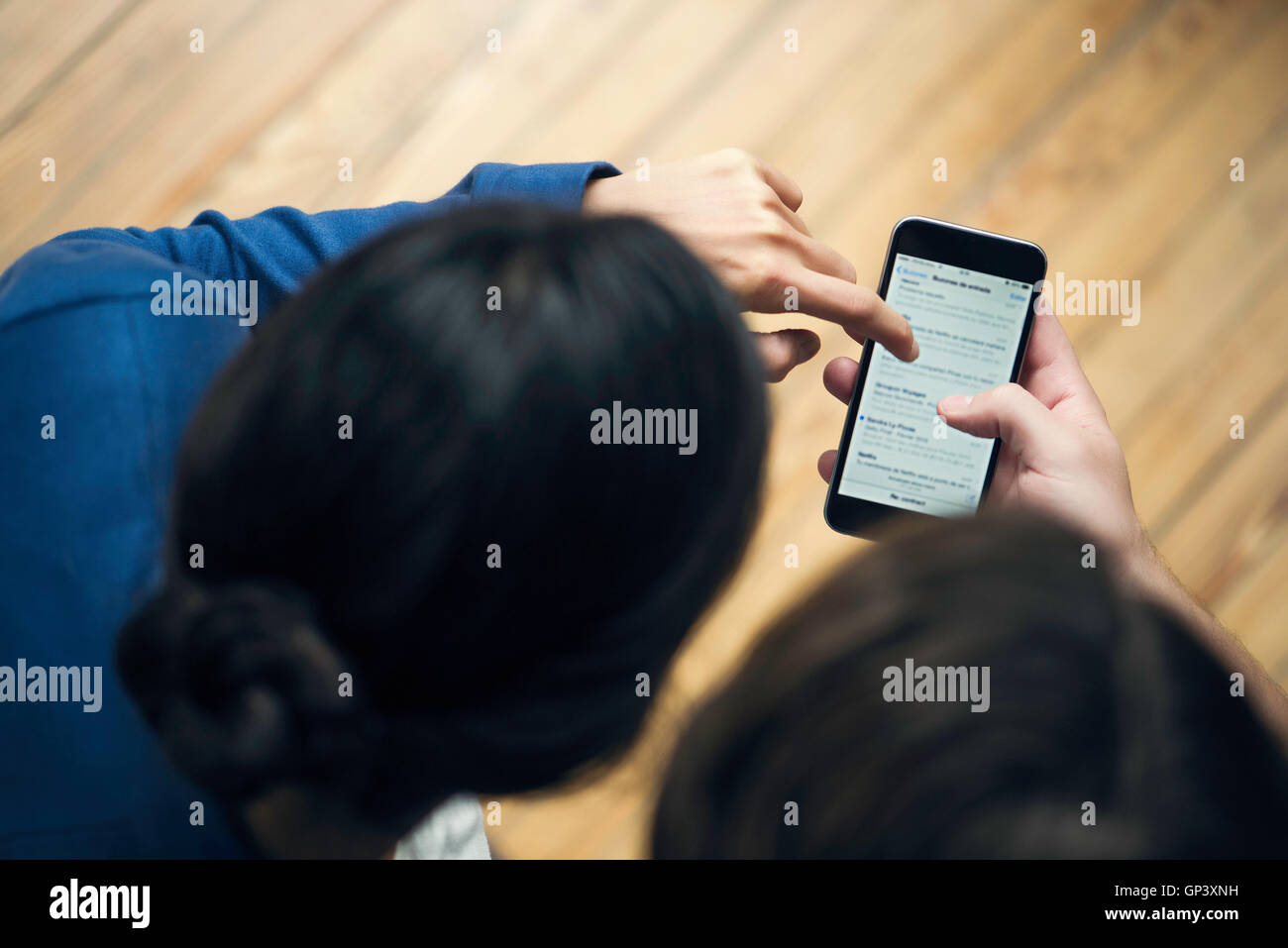 Check emails hi-res stock photography and images - Alamy