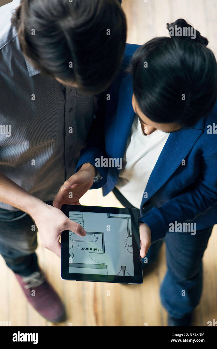 Viewing digital images hi-res stock photography and images - Alamy