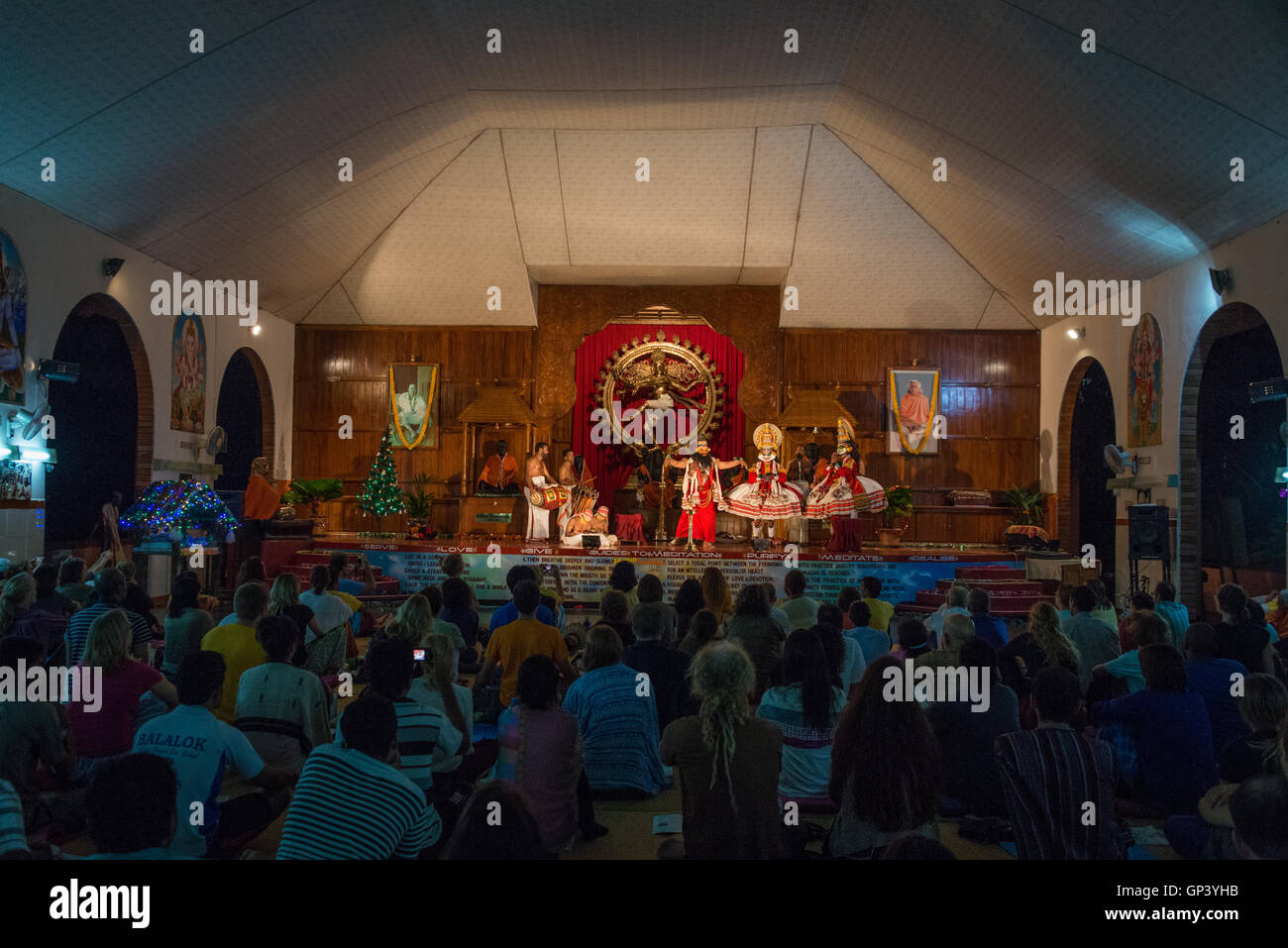 A Kathakali performance at Sivananda Ashram in Neyyardam, Kerala Stock ...