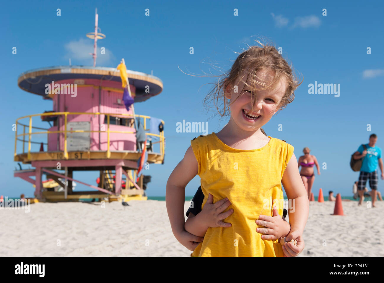 Hiding from cameras hi-res stock photography and images - Alamy