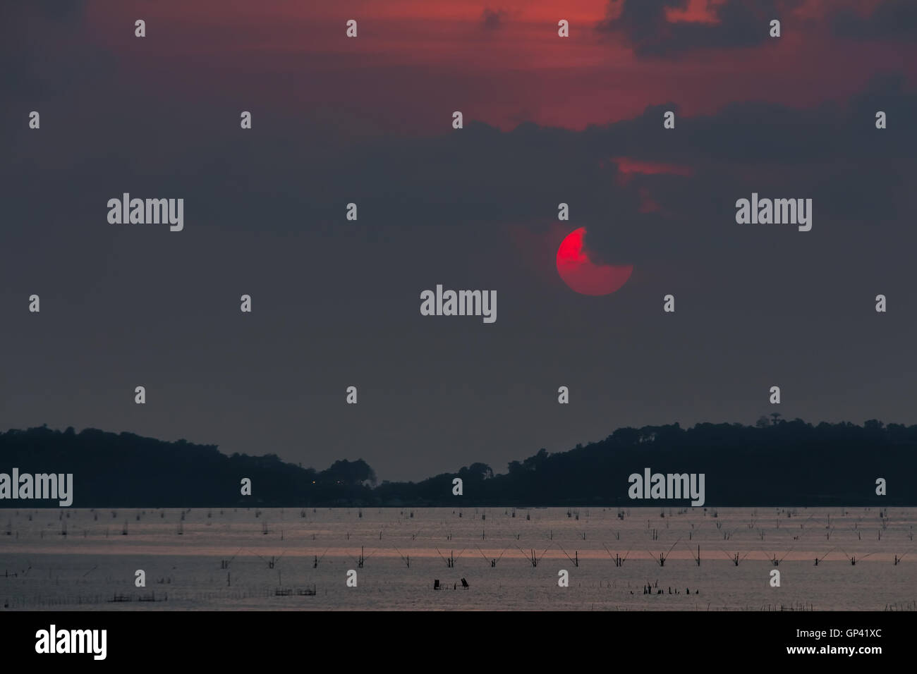 Partly cloudy sunset reflection sea Stock Photo - Alamy