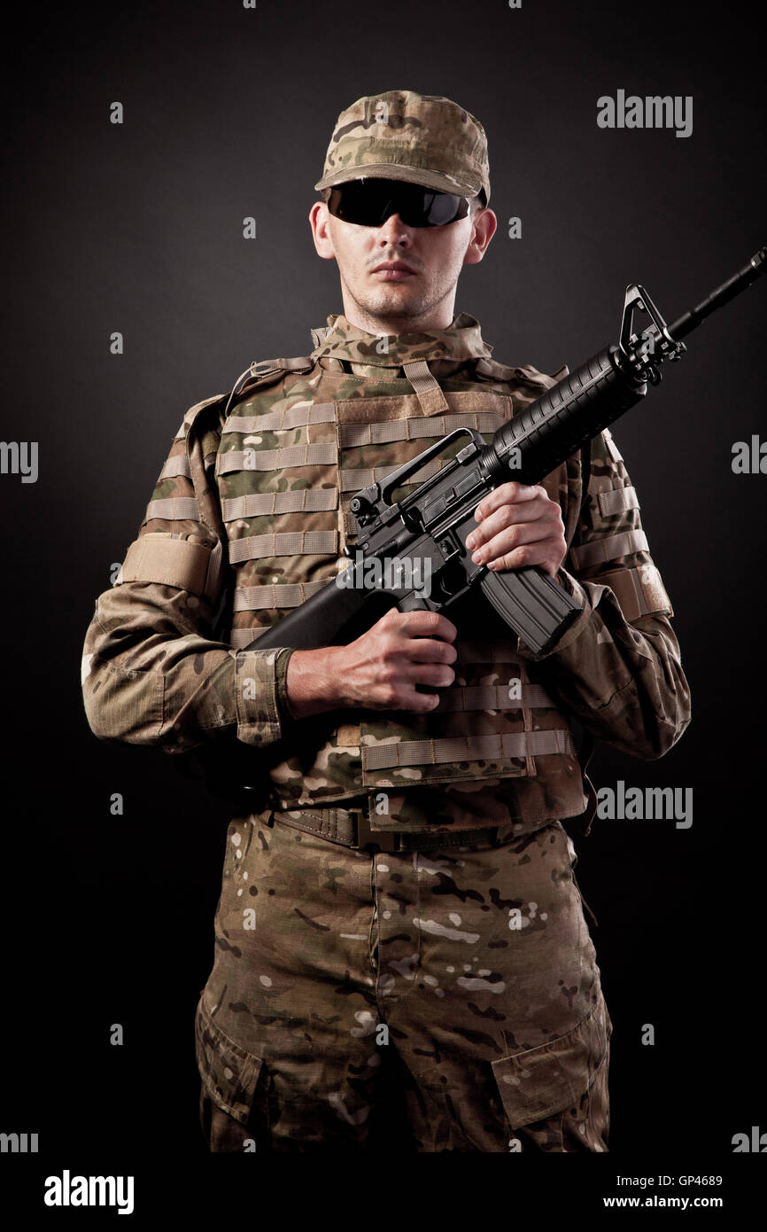 Modern soldier with rifle Stock Photo - Alamy