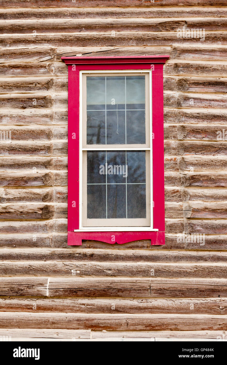 Red framed window in log house wall architecture Stock Photo - Alamy