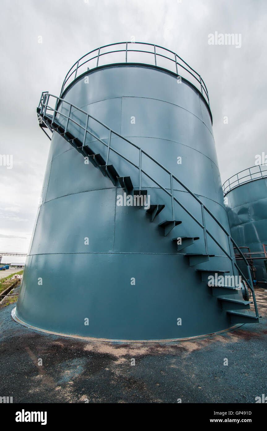 Picture of storage tanks Stock Photo - Alamy