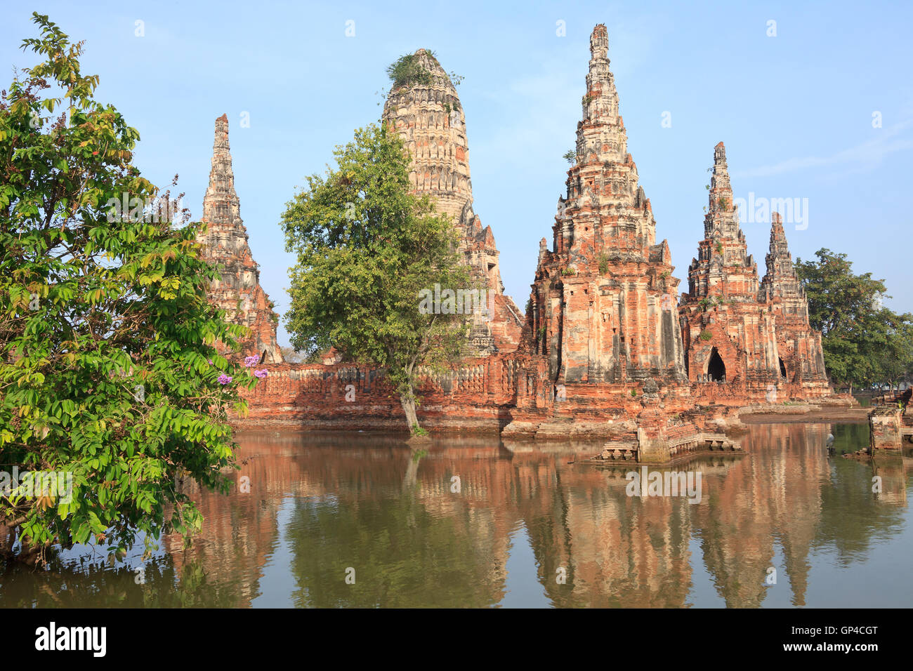 Floods Chaiwatthanaram Temple at Ayutthaya Stock Photo - Alamy