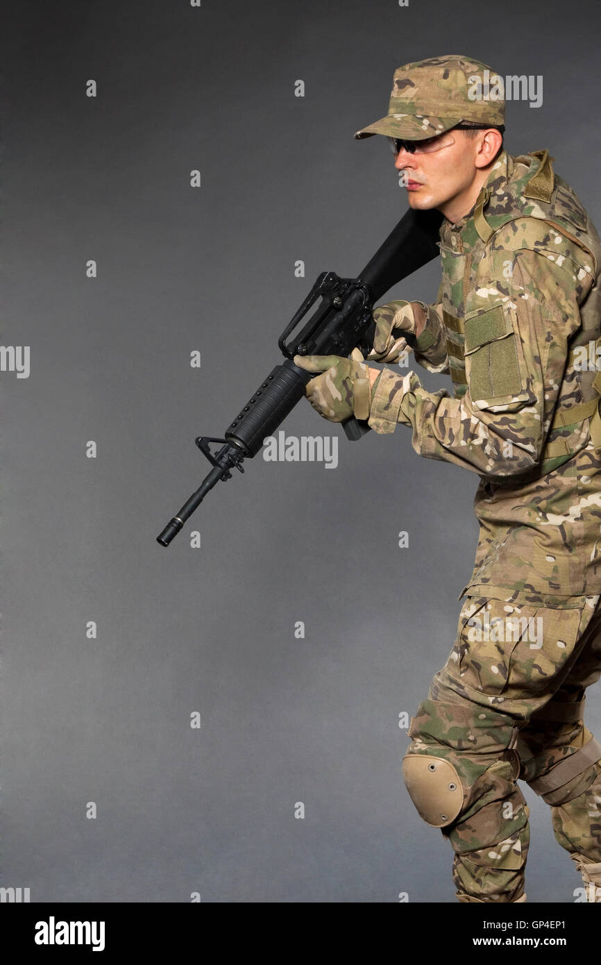 Male soldier aiming gun hi-res stock photography and images - Alamy