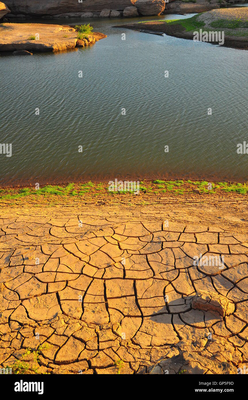 Arid land and lake Stock Photo - Alamy