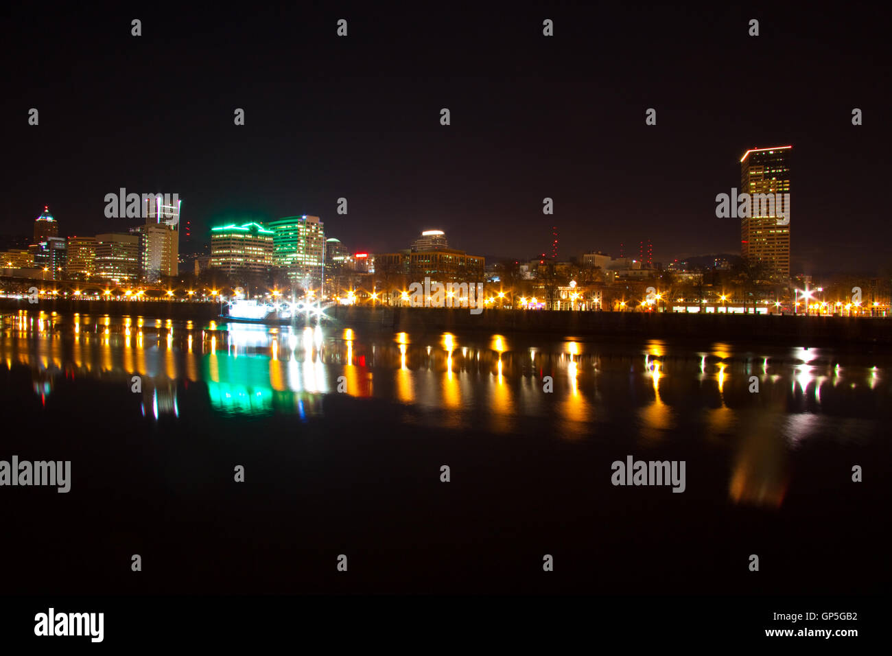 Portland night life hi-res stock photography and images - Alamy