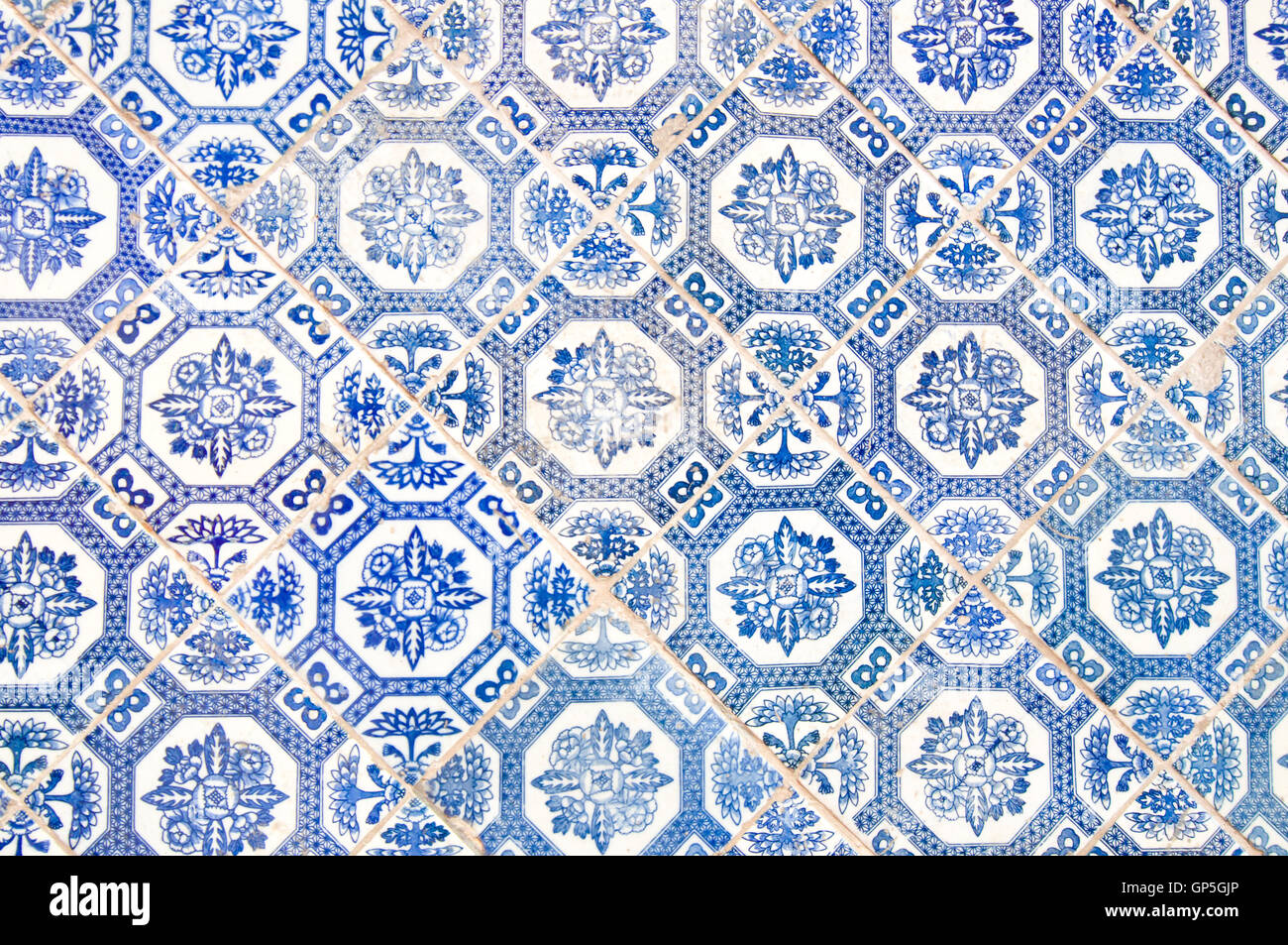 Chinese tiles hi-res stock photography and images - Alamy