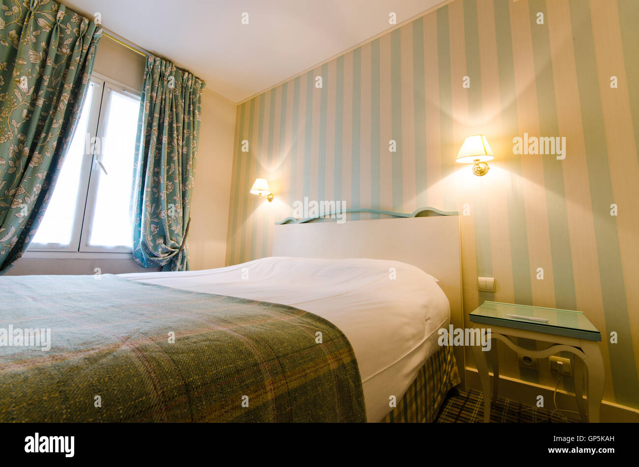 Hotel room with double bed Stock Photo - Alamy