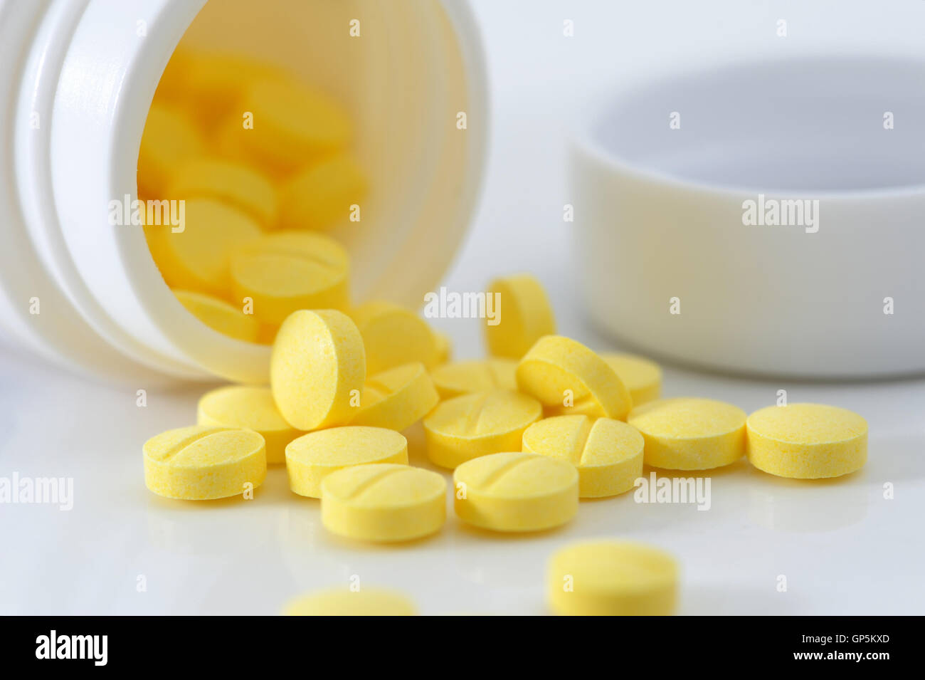 medicine pills and bottles Stock Photo - Alamy