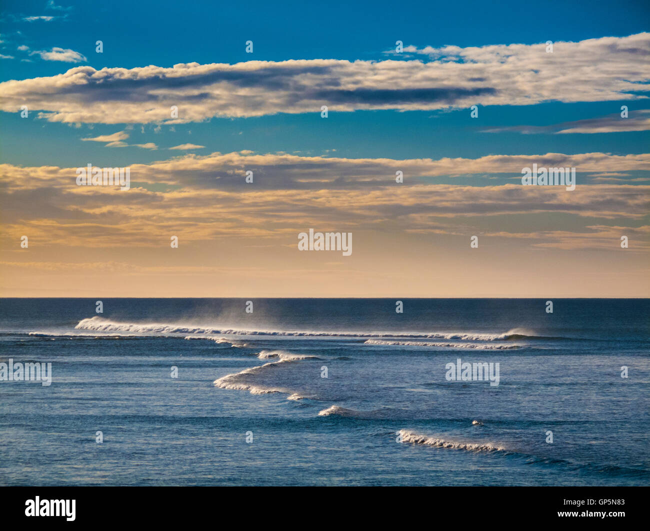 Incoming surf hi-res stock photography and images - Alamy