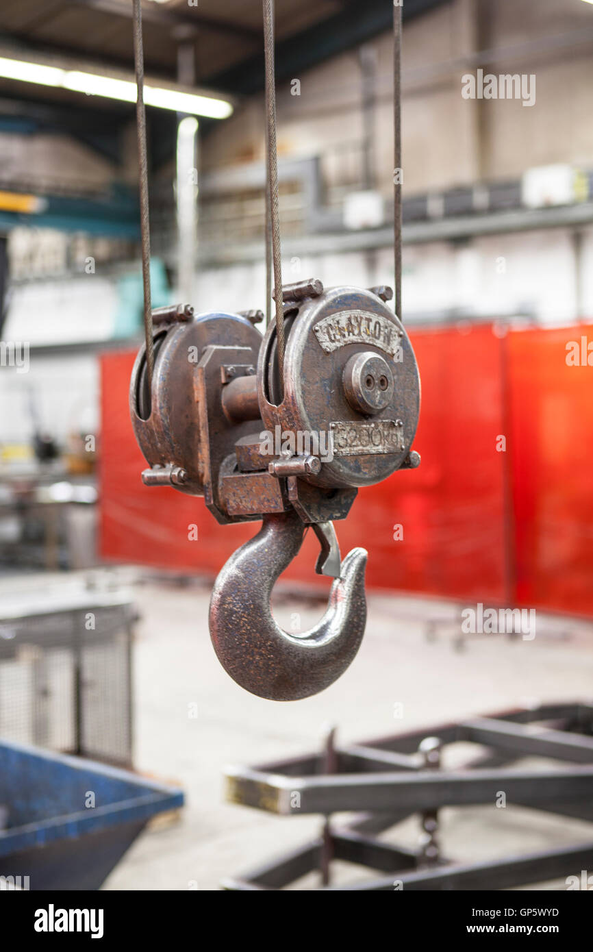 Lifting hook hi-res stock photography and images - Alamy