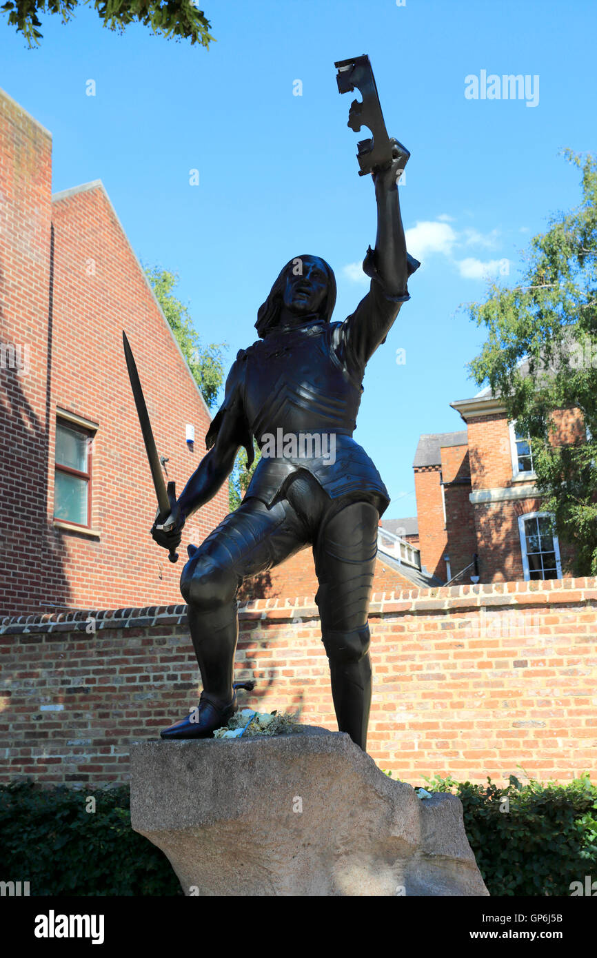 King Richard III Statue, Leicester Cathedral , Leicester City ...