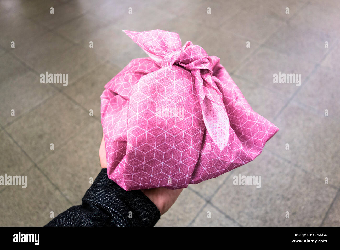 Hand holding origami hi-res stock photography and images - Alamy