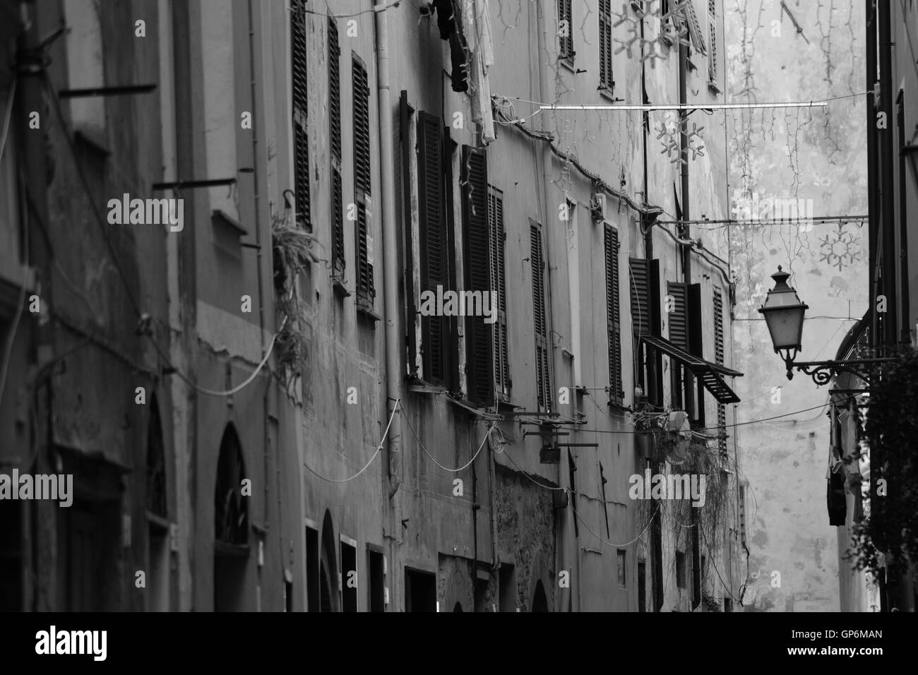 Italian narrow street hi-res stock photography and images - Alamy