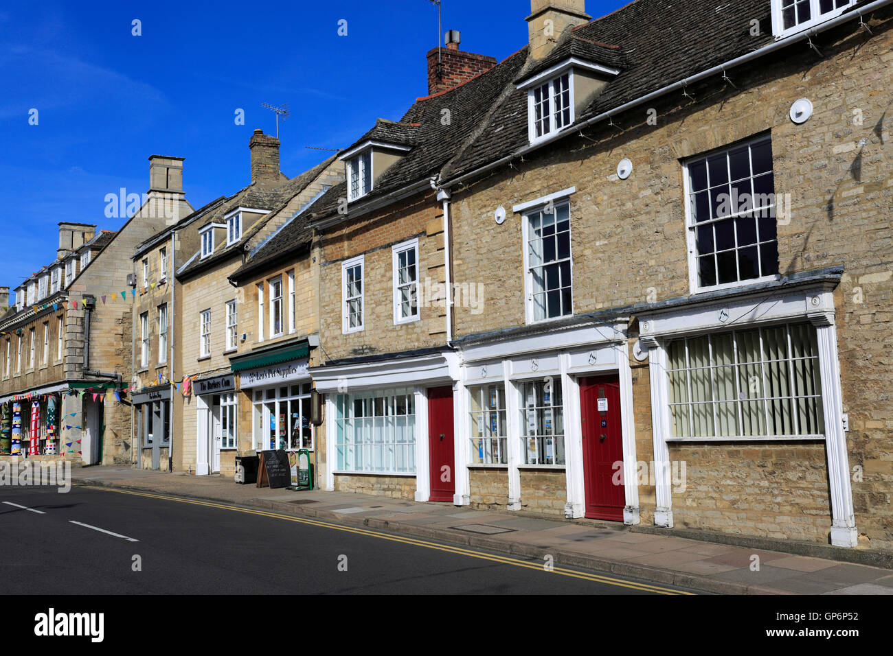 Street view of Oundle town, Northamptonshire County, England; Britain ...