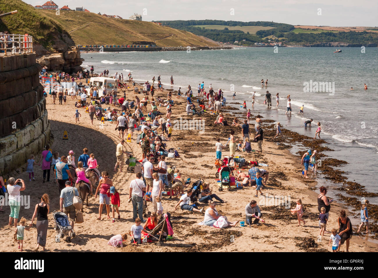 Whitby cliffs hi-res stock photography and images - Alamy