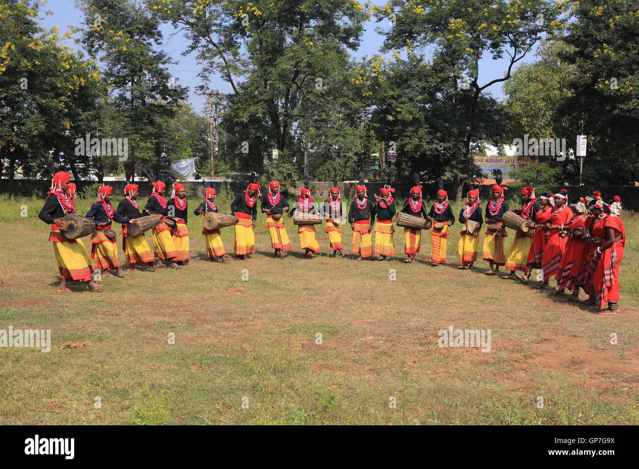 Chhattisgarh folk dance hi-res stock photography and images - Alamy