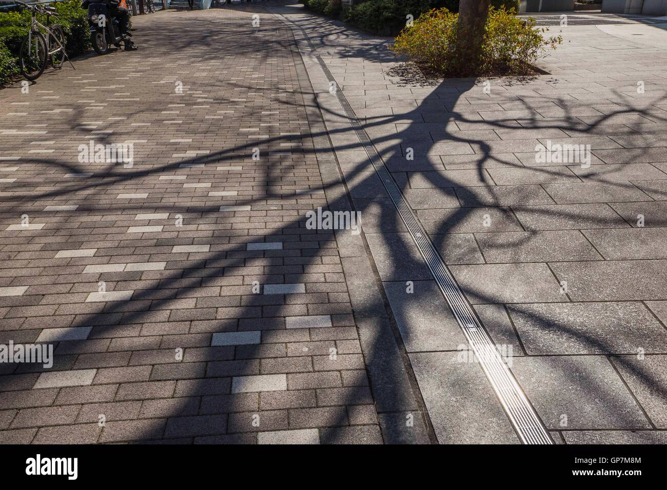 Clean pavements and footpaths, tokyo, japan Stock Photo - Alamy