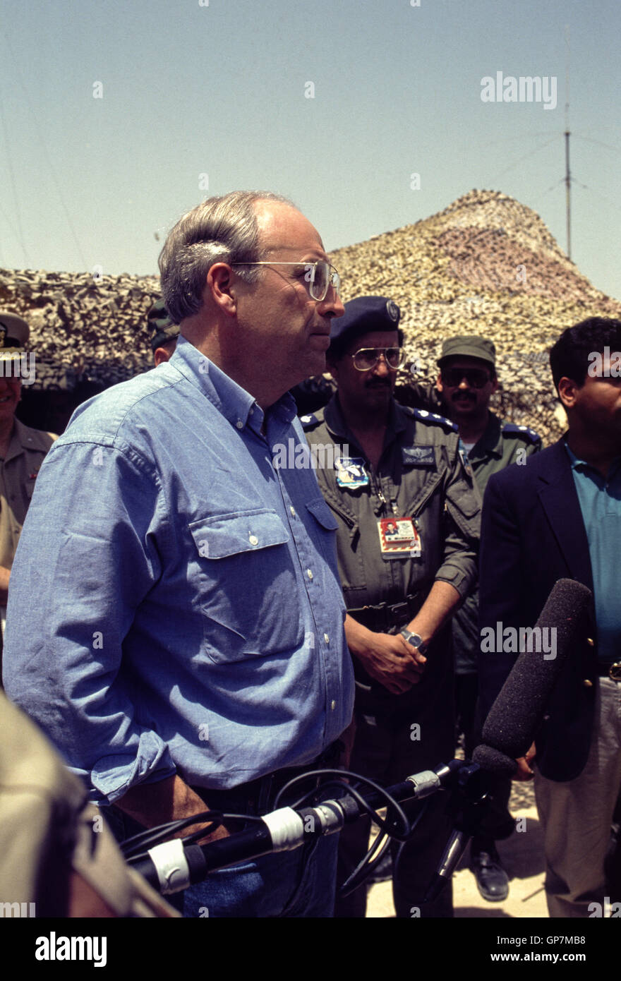 Dick Cheney in Dhahran, Saudi Arabia visiting US Army soldiers as US ...
