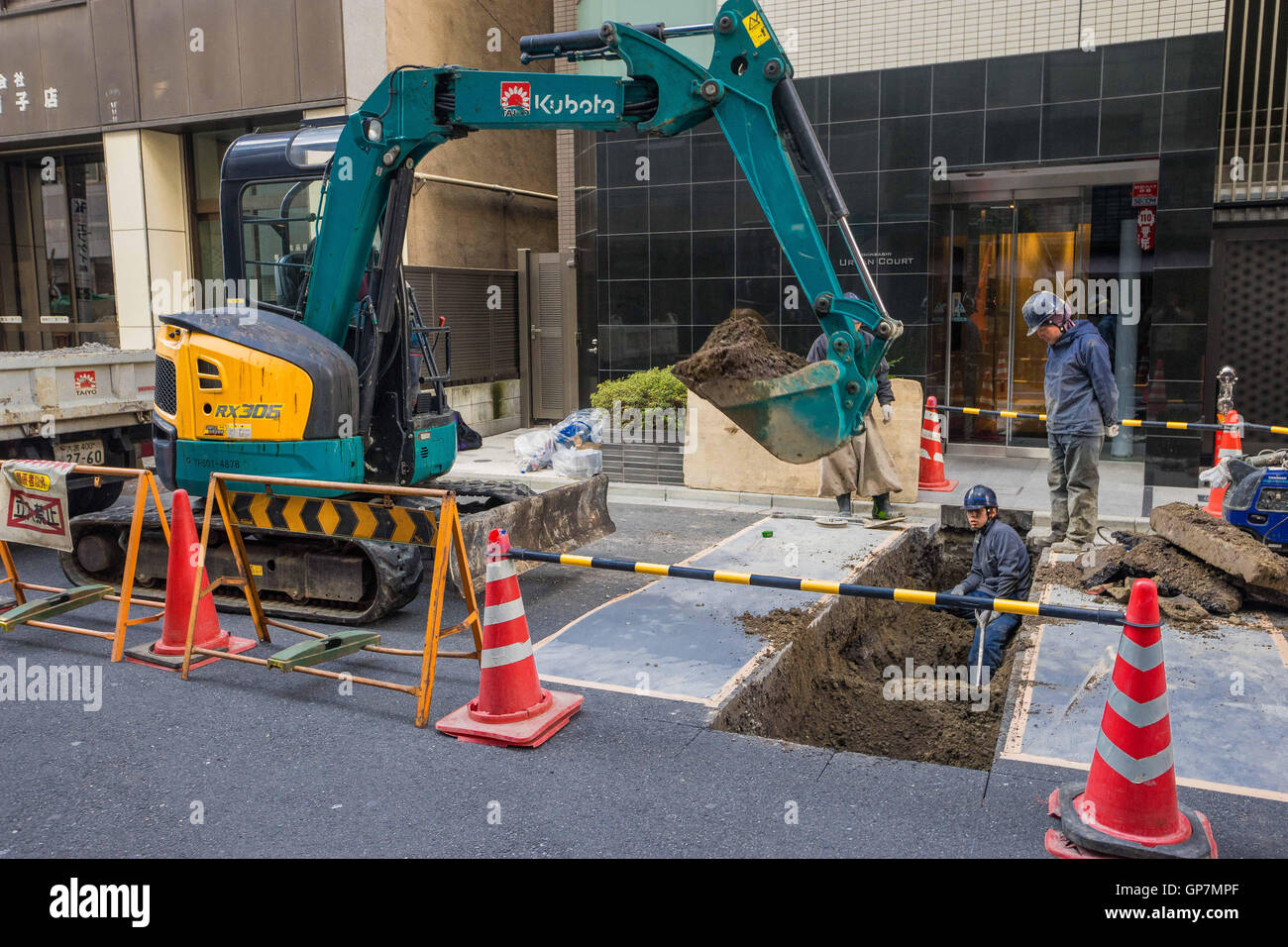 Two lane city road hi-res stock photography and images - Alamy