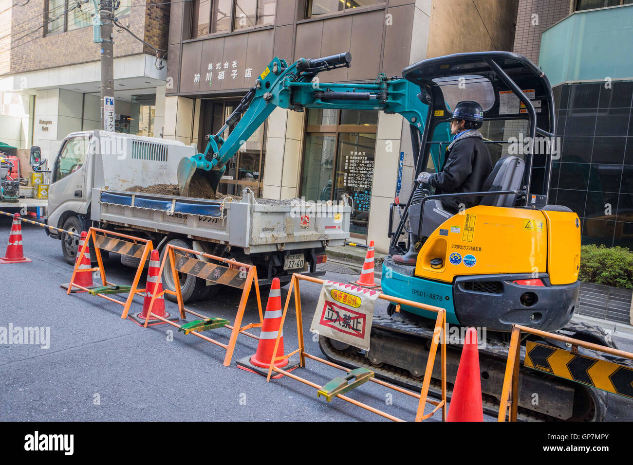 Repairing roads hi-res stock photography and images - Alamy