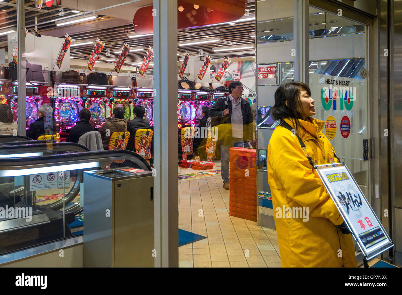 Video game parlour of tokyo, japan Stock Photo - Alamy
