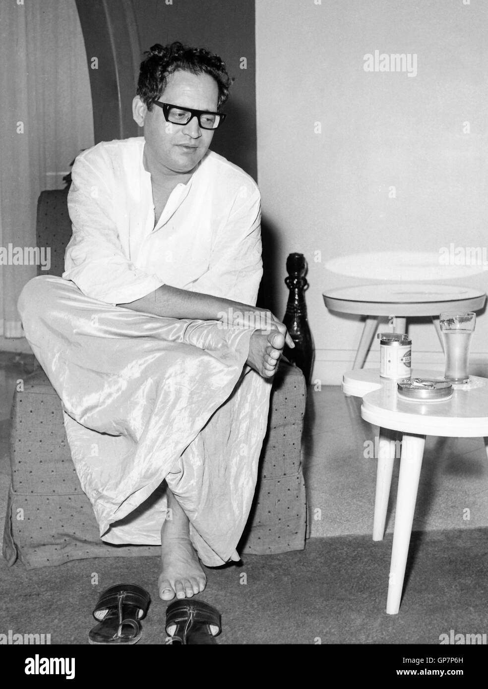 Guru dutt hi-res stock photography and images - Alamy