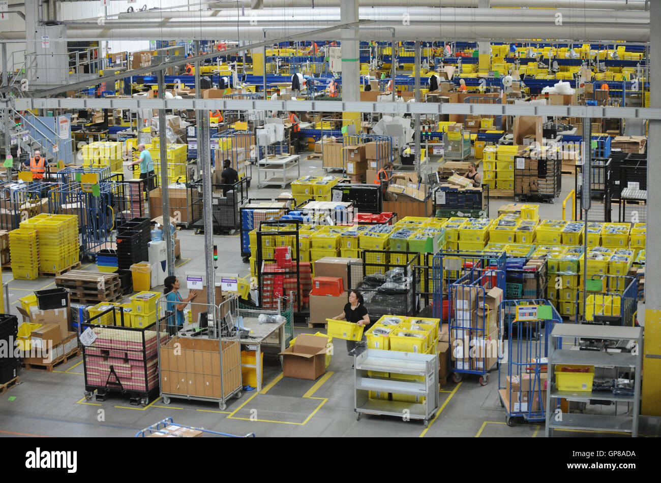 Amazon warehouse hi-res stock photography and images - Alamy