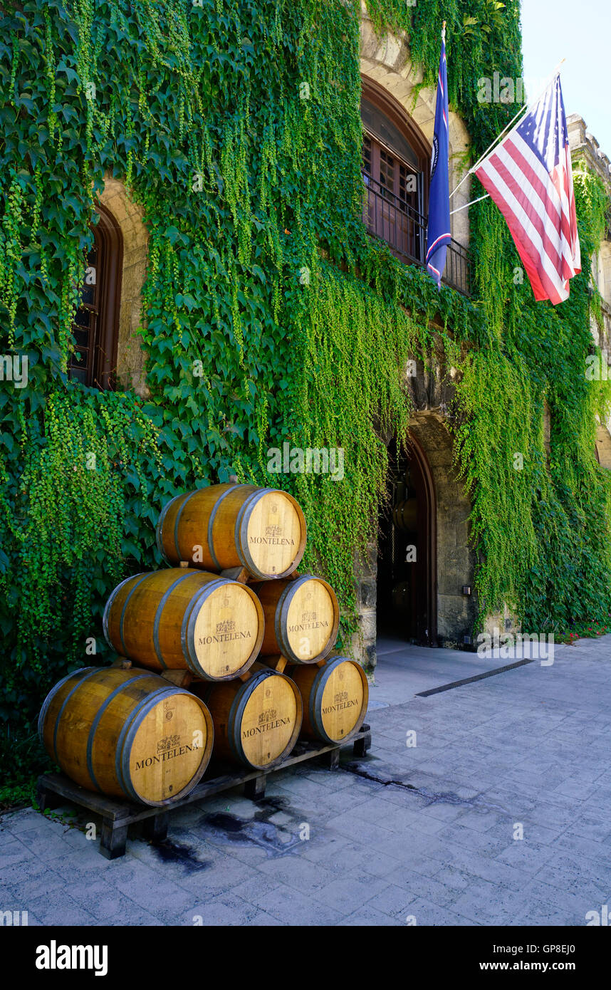American white oak barrels hi-res stock photography and images - Alamy
