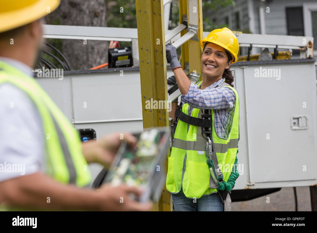 Powerline workers hi-res stock photography and images - Alamy