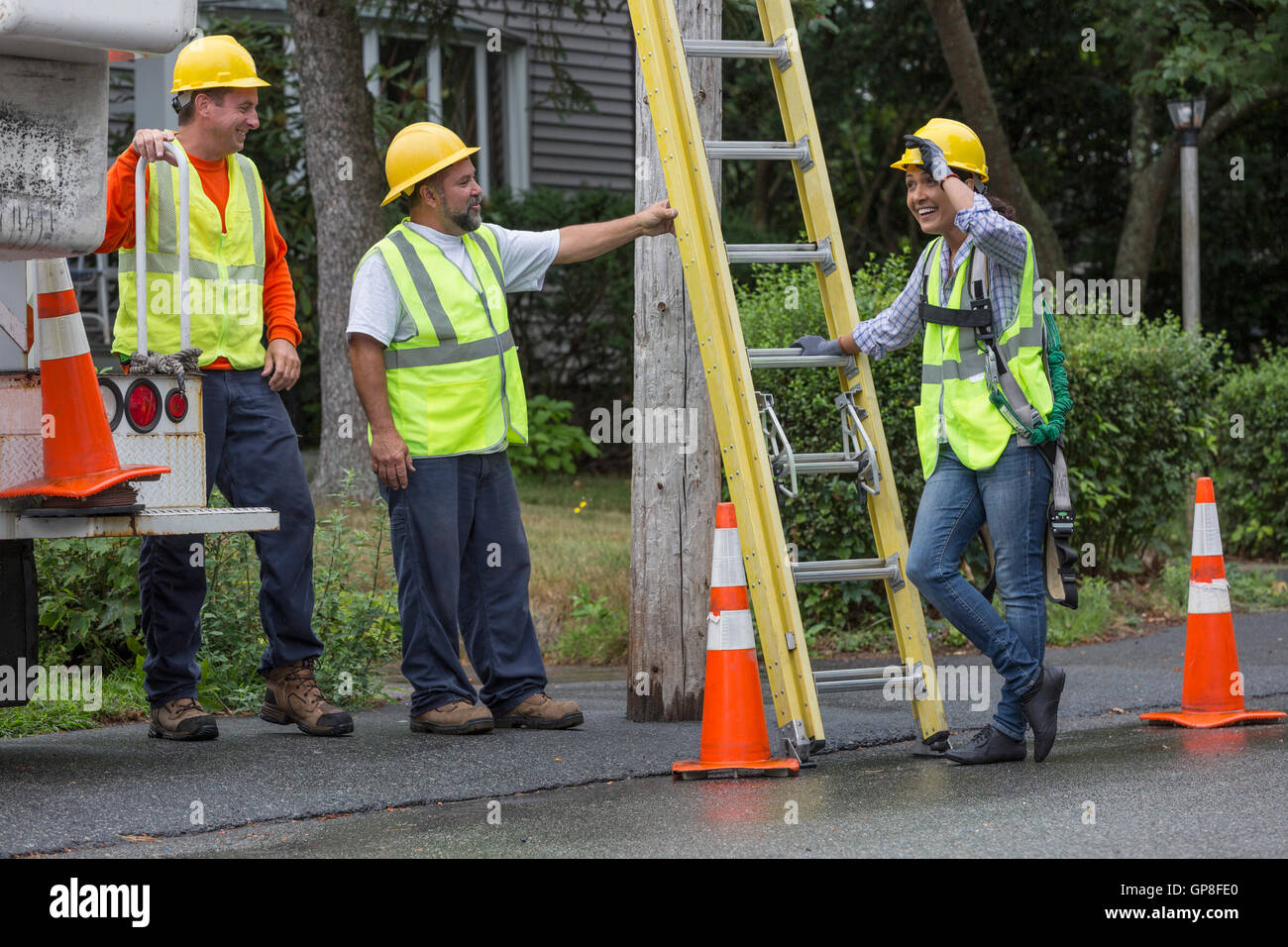 Lineman on utility pole hi-res stock photography and images - Alamy