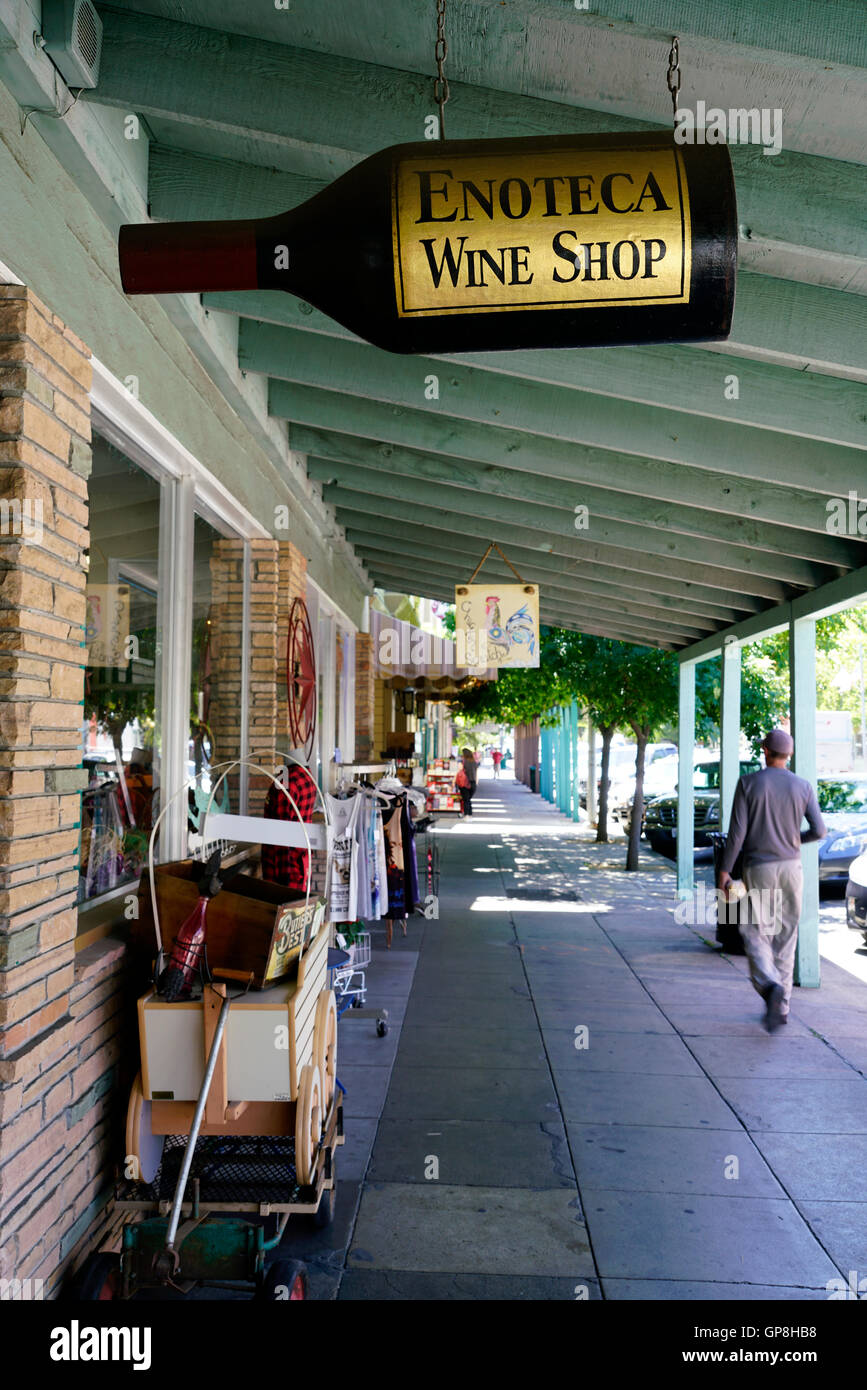 Wine bottle sign hi-res stock photography and images - Alamy