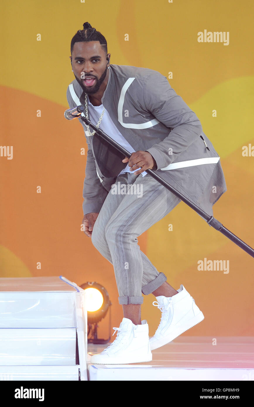 Jason derulo live concert hi-res stock photography and images - Alamy
