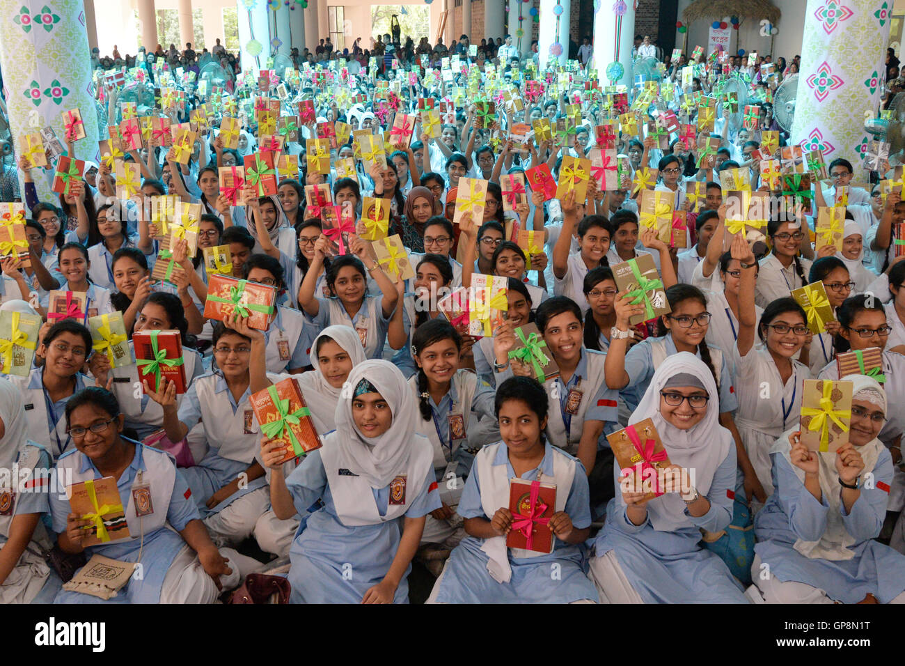 Dhaka, Bangladesh. 2nd September, 2016. Bangladeshi Collage Students ...