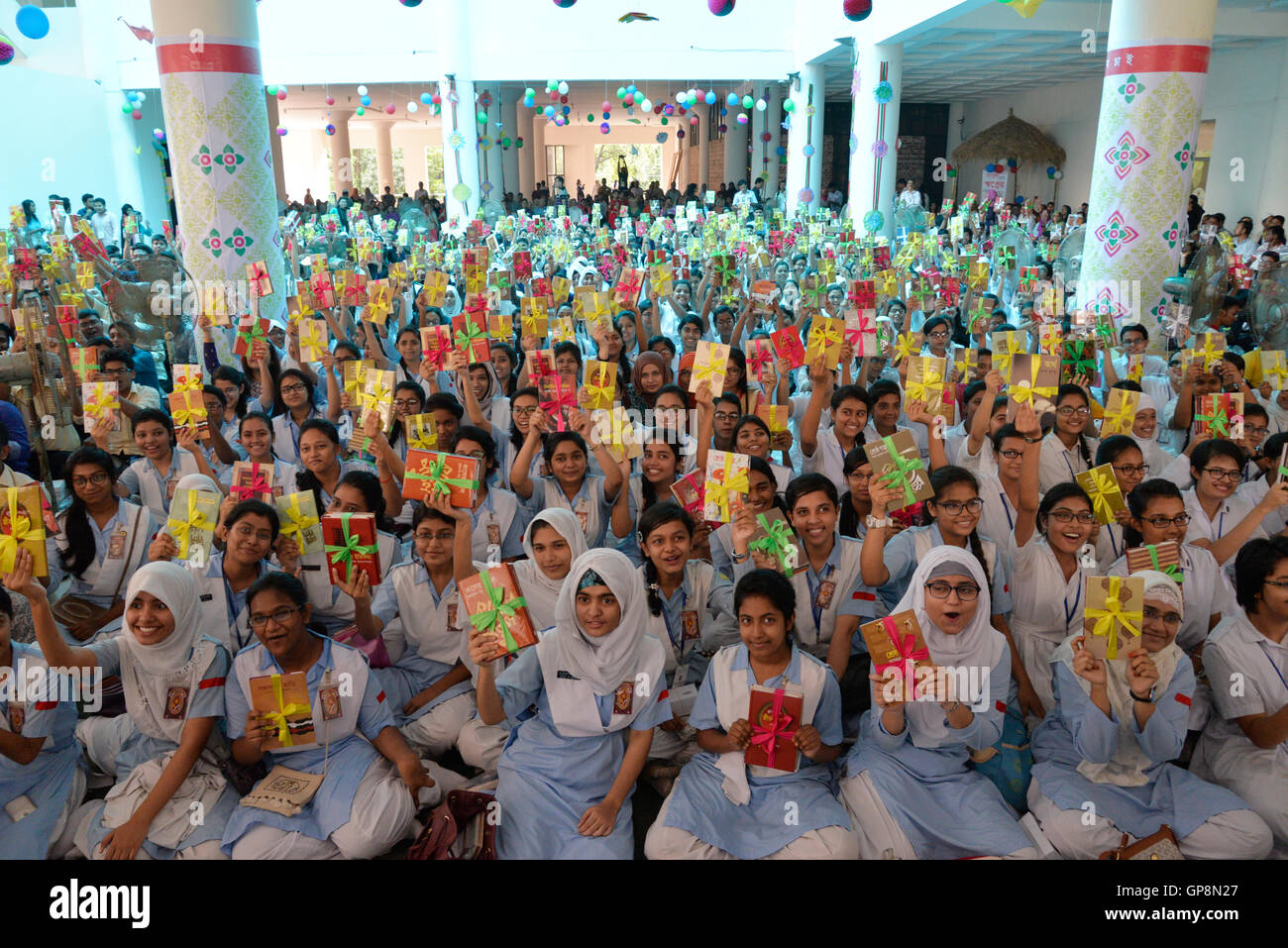 Dhaka, Bangladesh. 2nd September, 2016. Bangladeshi Collage Students ...