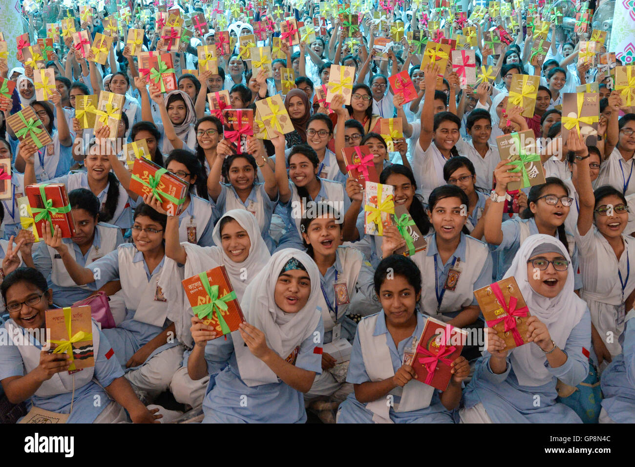 Dhaka, Bangladesh. 2nd September, 2016. Bangladeshi Collage Students ...
