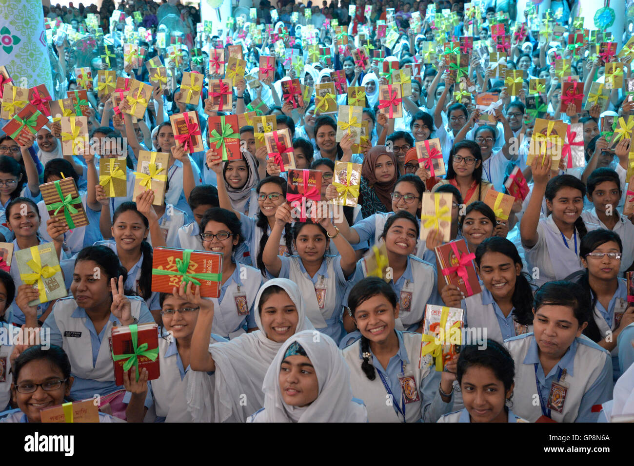 Dhaka, Bangladesh. 2nd September, 2016. Bangladeshi Collage Students ...