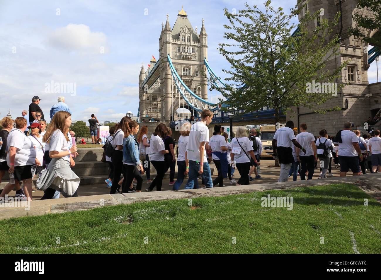 Memory Walk sees thousands of people raising money for a world without ...