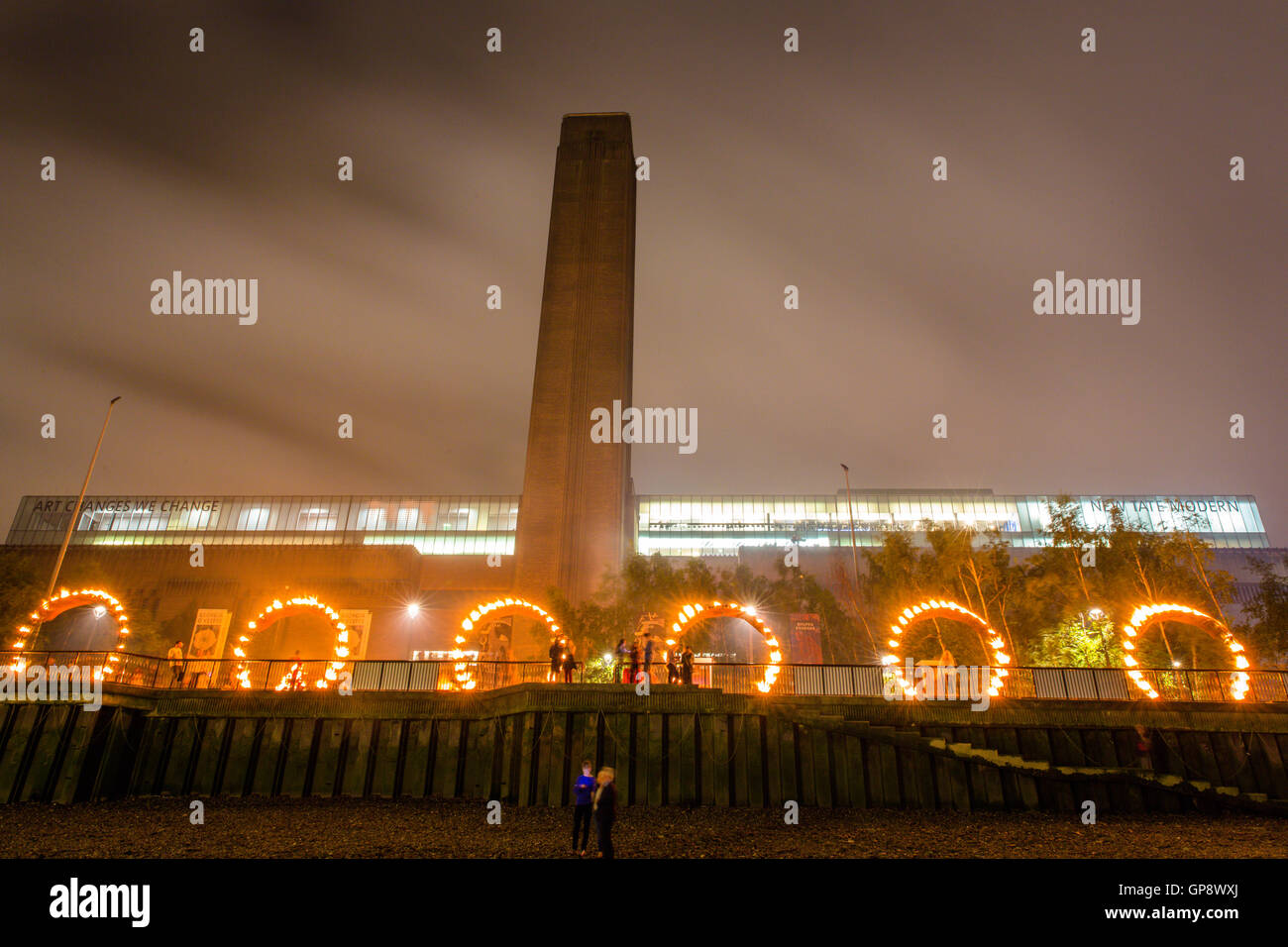 London, UK. 2nd September, 2016. Compagnie Carabosse, French fire ...