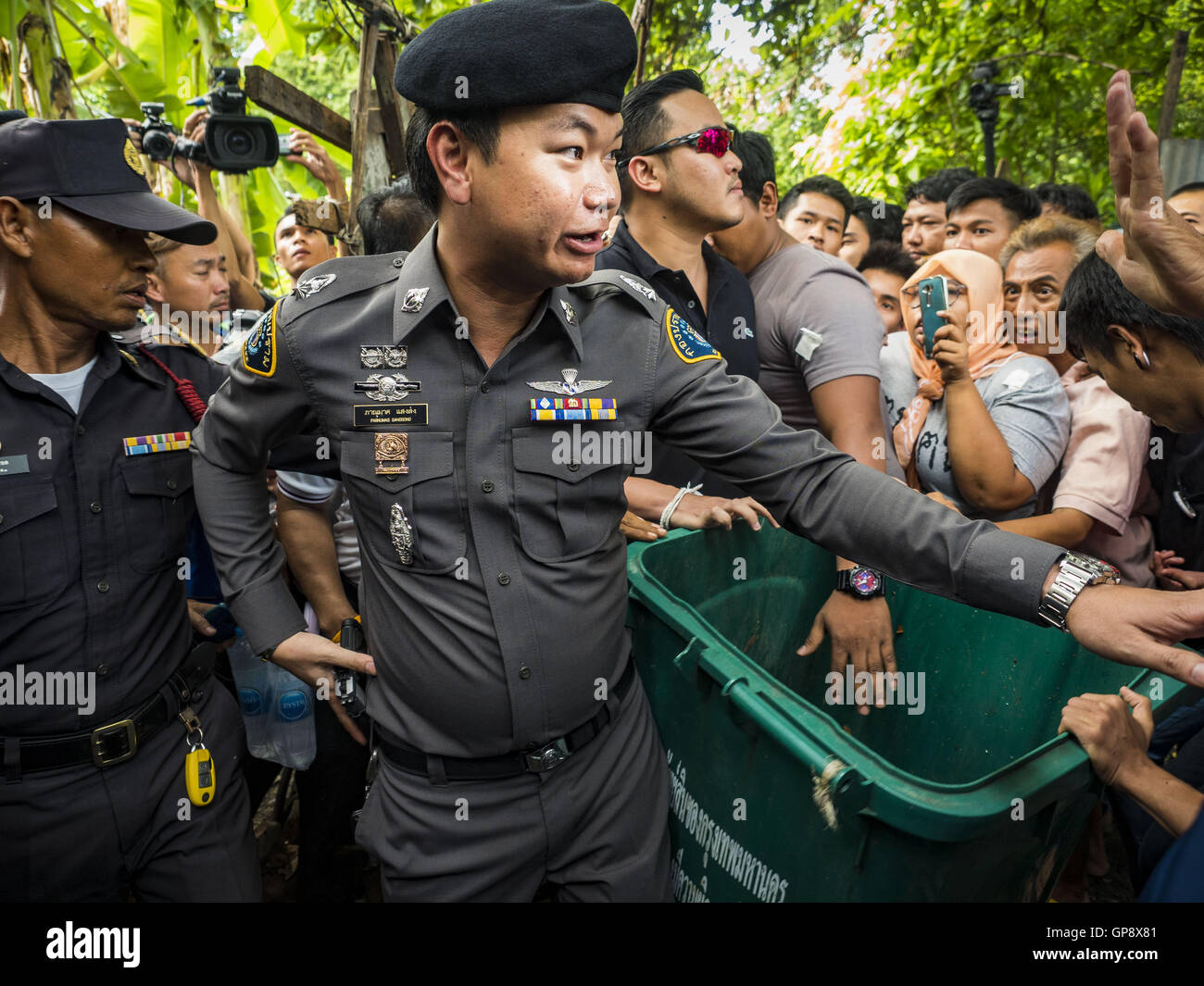 Bangkok, Bangkok, Thailand. 3rd Sep, 2016. A Thai police officers ...