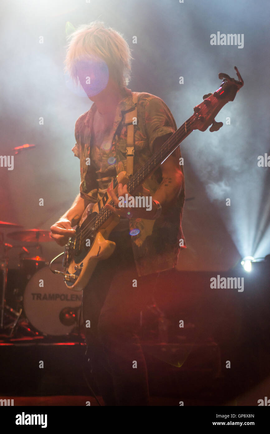 Three piece band hi-res stock photography and images - Alamy