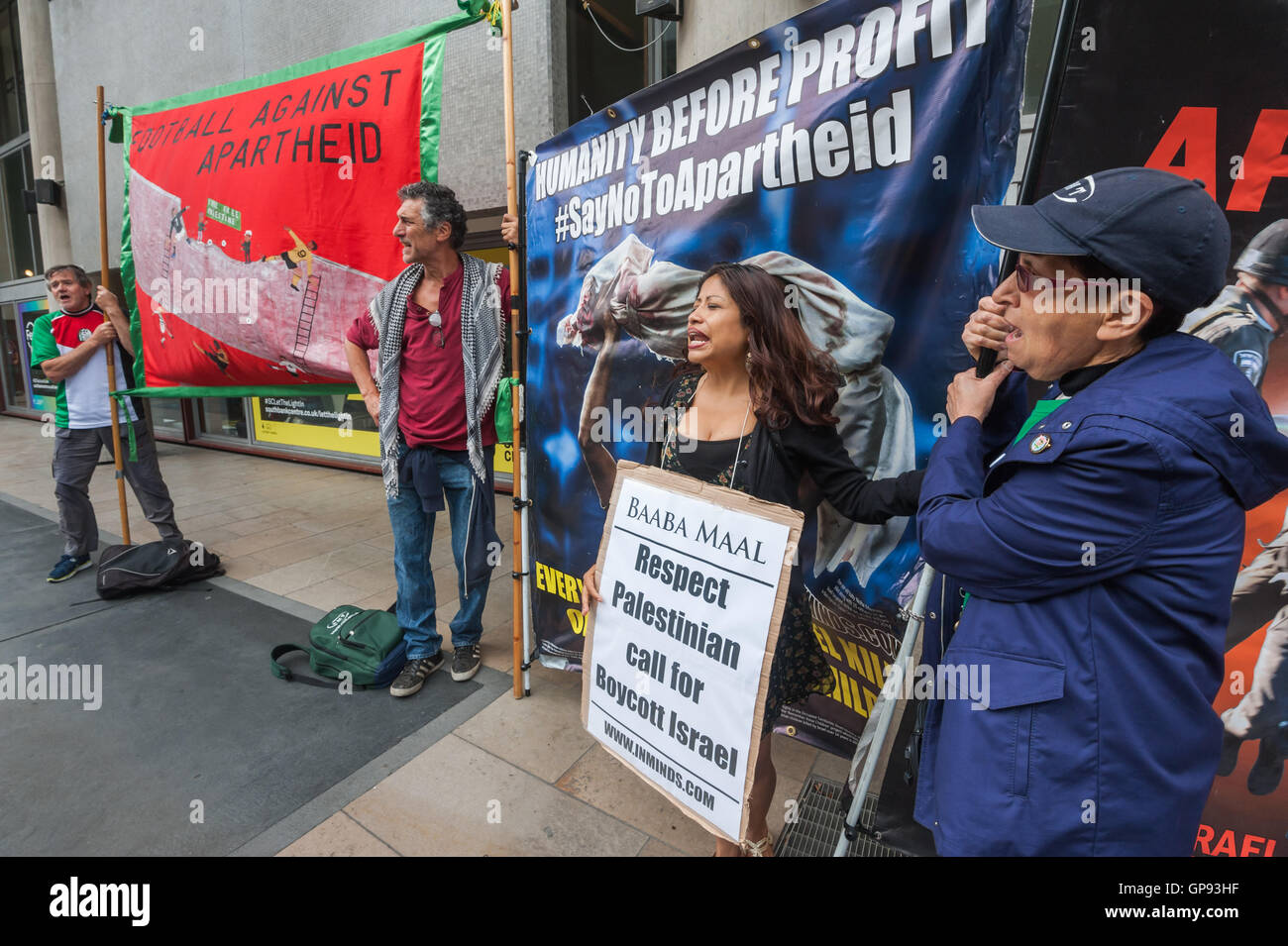 Nelson mandela apartheid protest hi-res stock photography and images ...