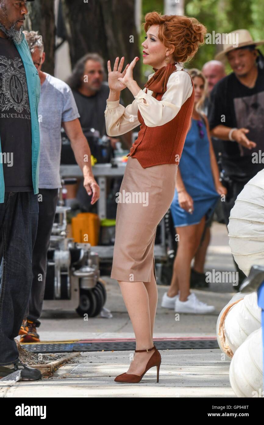 Maggie gyllenhaal deuce hi-res stock photography and images - Alamy