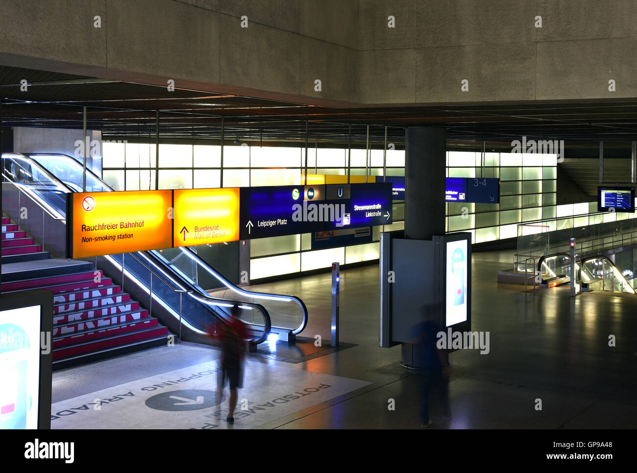 Potsdamer Platz bahnhof plaza modern new station Stock Photo - Alamy