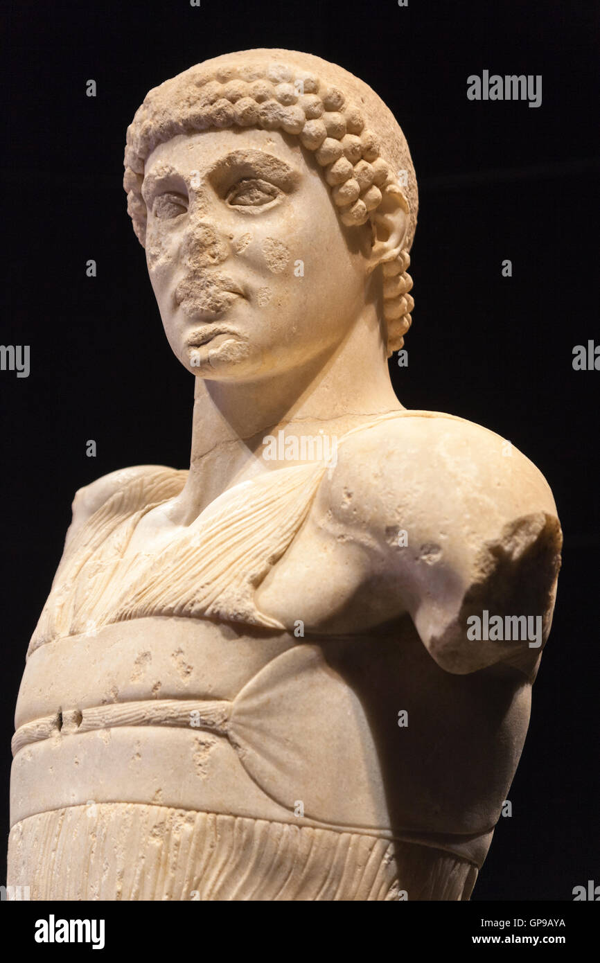 Statue of ephebos hi-res stock photography and images - Alamy