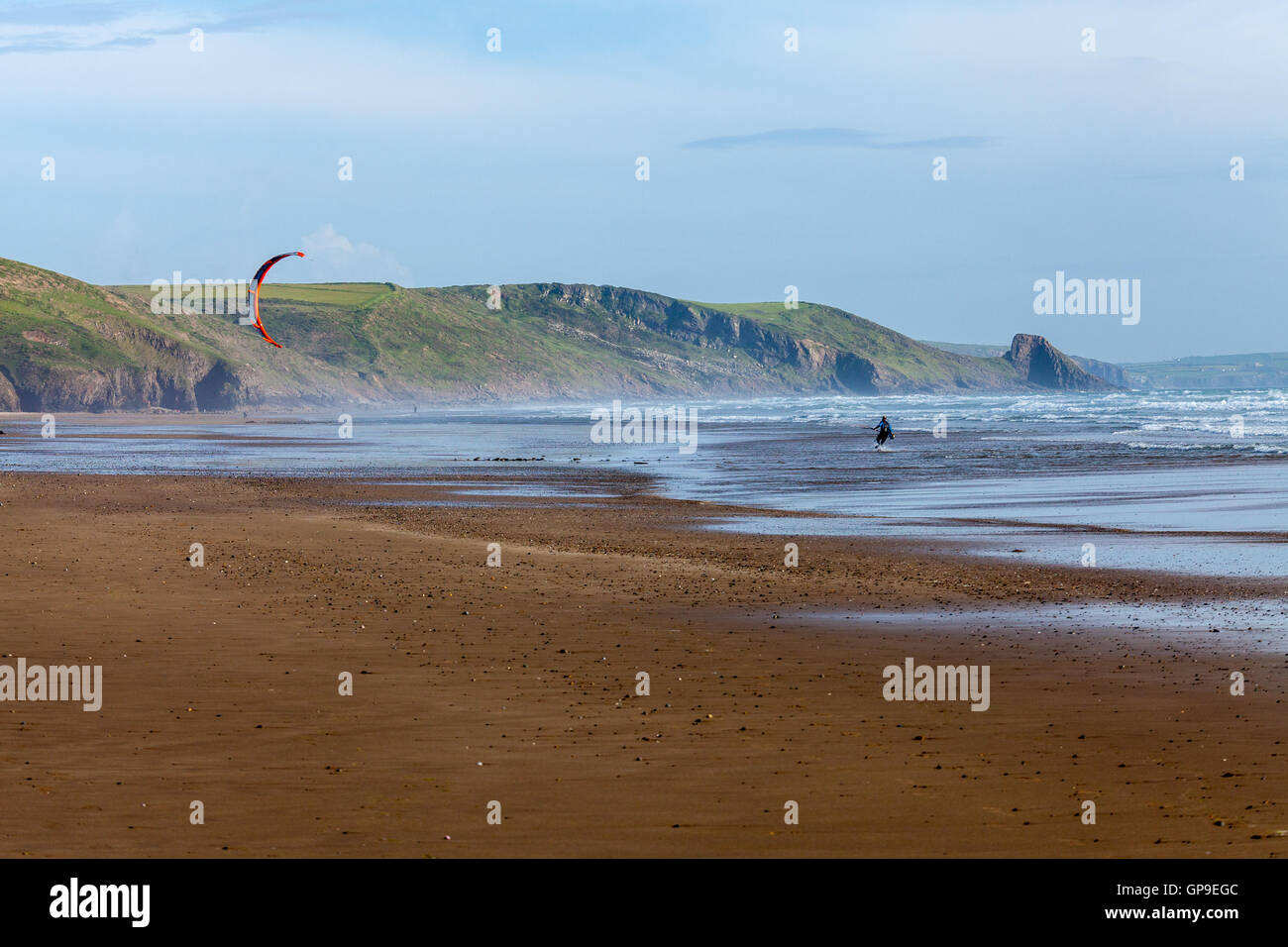 Kite surfing on Newgale beach, Pembrokeshire Stock Photo - Alamy